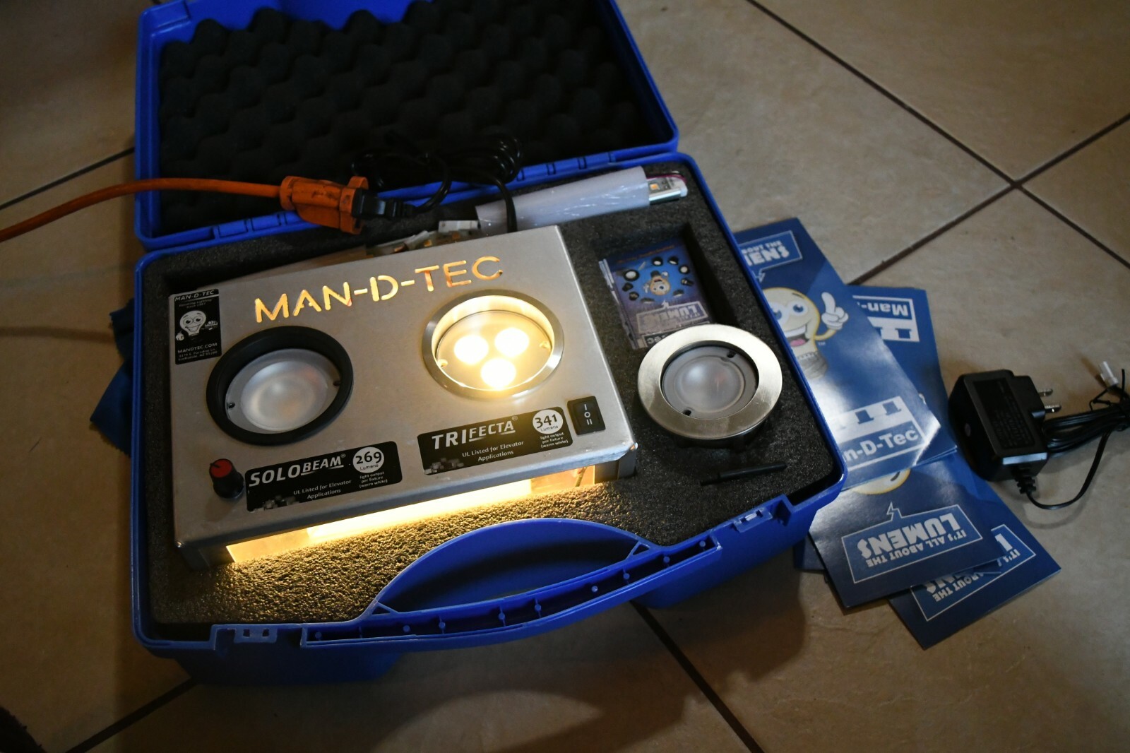 Man-D-Tec SoloBeam TriFecta Elevator Lighting LED Illuminator Excellent ...