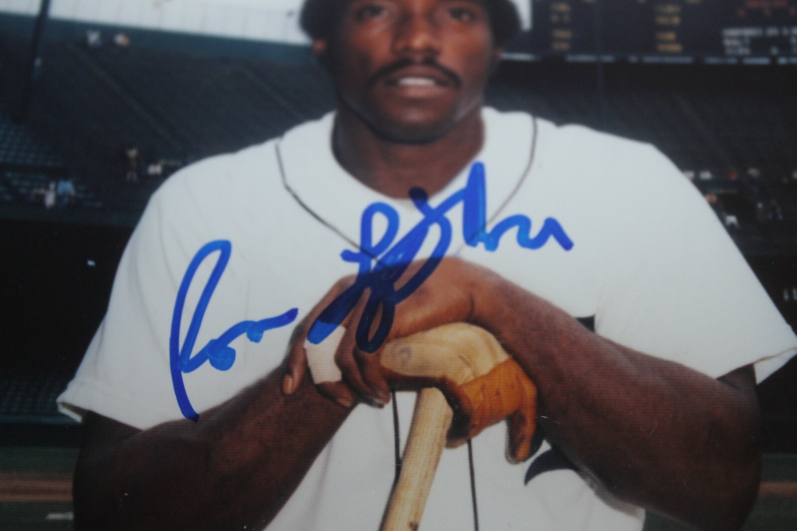 RON LEFLORE AUTOGRAPHED TIGERS 8X10 PHOTO POSE 2 | eBay