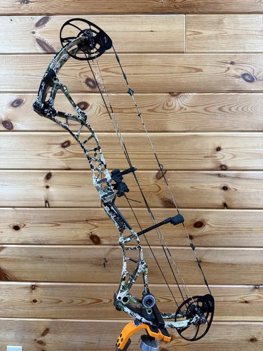 MINT Bowtech Realm X 70# Compound Bow Sitka Camo RH w/ DROP AWAY ...