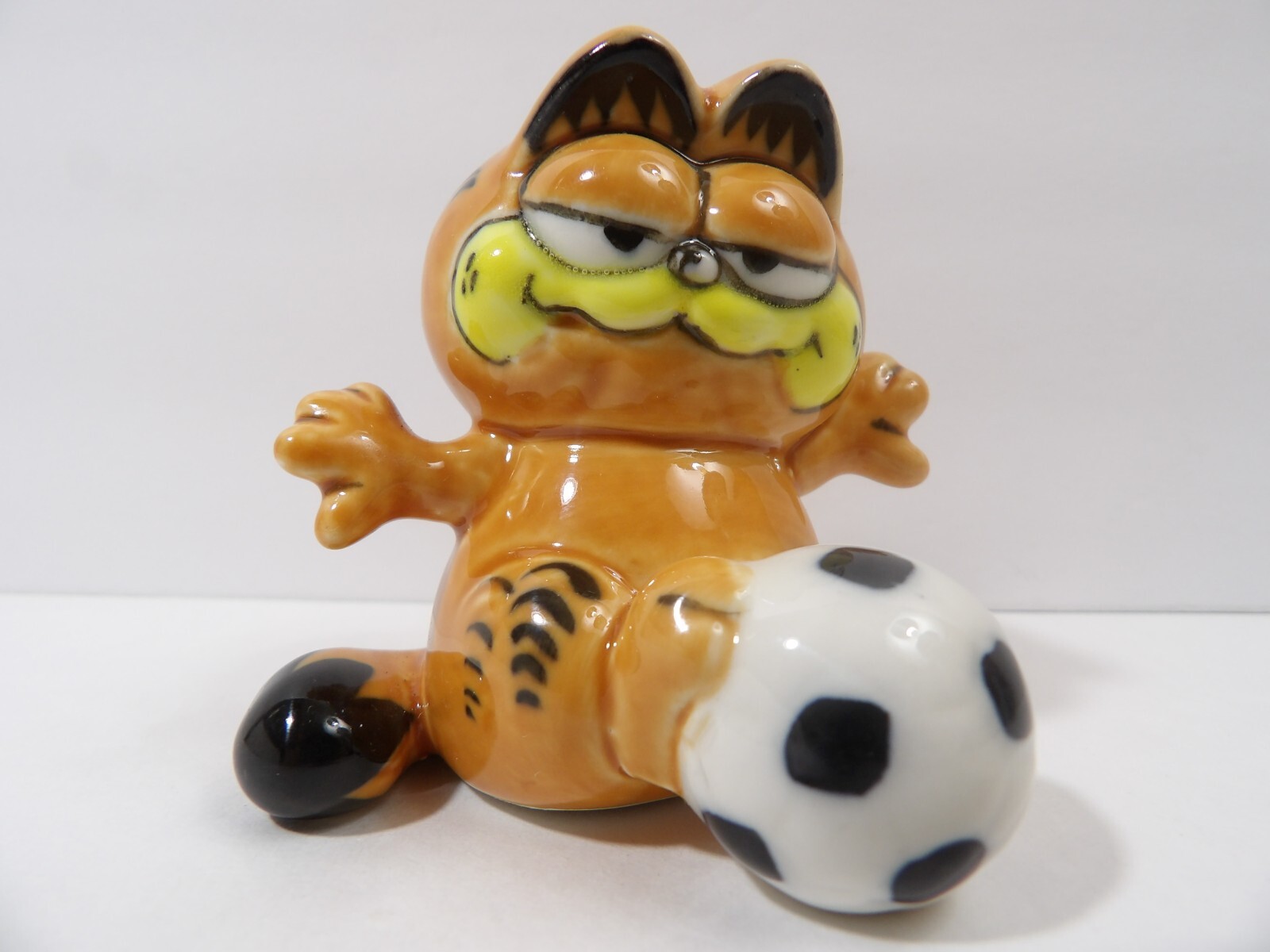 Old Ceramic Garfield Playing With Soccer Ball Figurine ~ 2 1/2" Tall | eBay