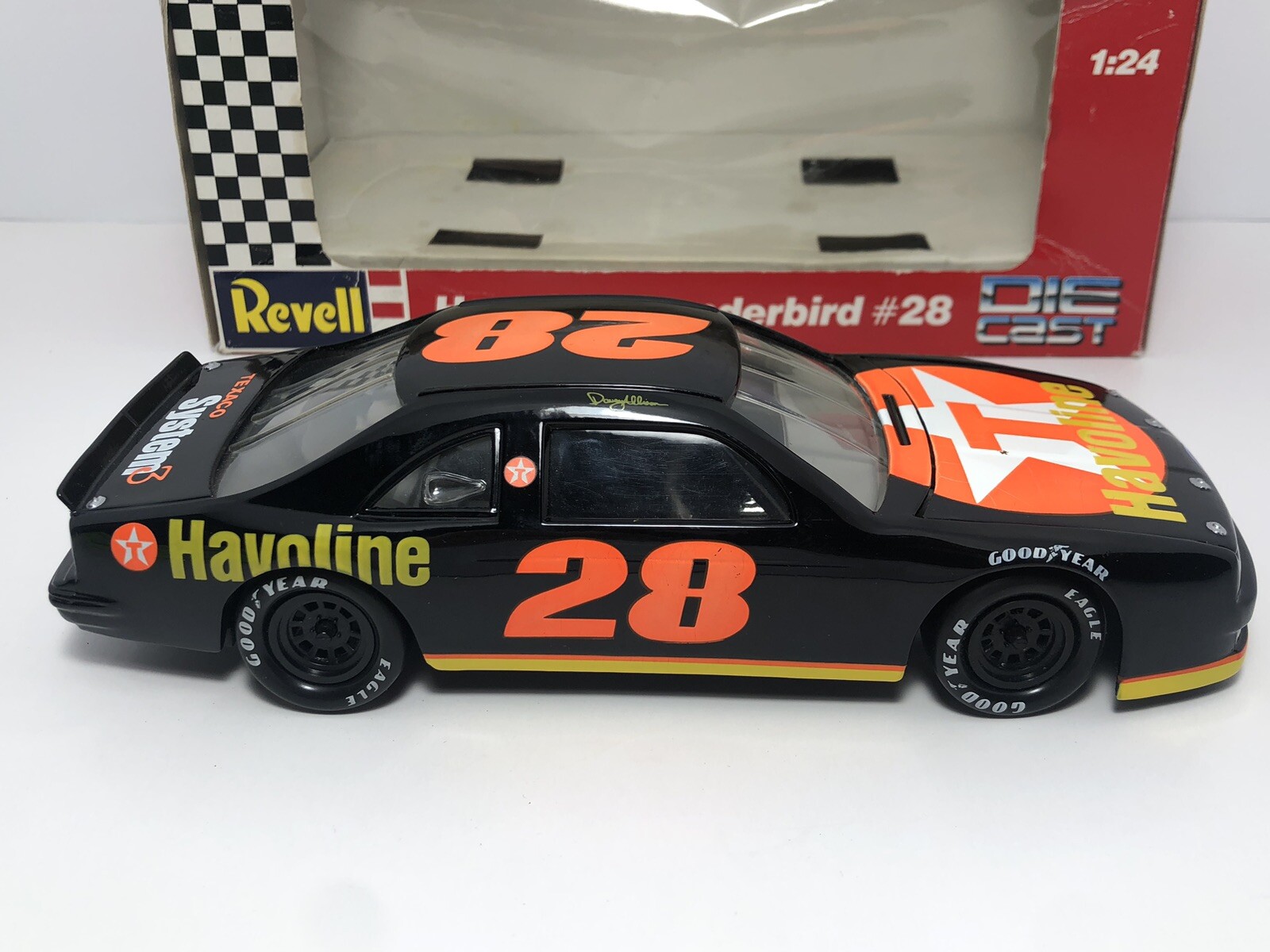 Revell #8686 1/24 Die-Cast #28 Texaco Havoline Thunderbird~Davey ...