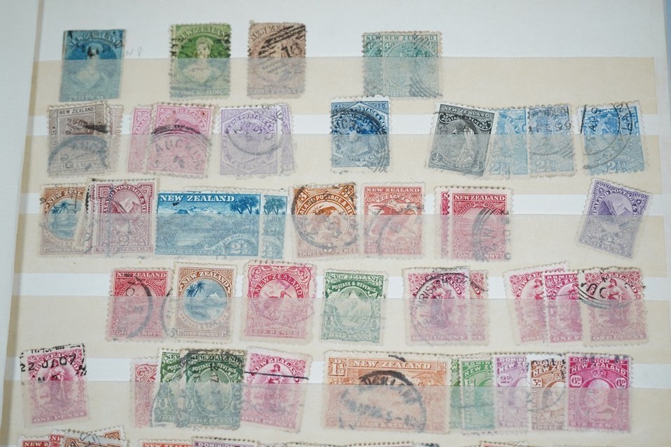 NEW ZEALAND COLLECTION OF 900+ STAMPS MINT & USED IN A LIGHT HOUSE ...