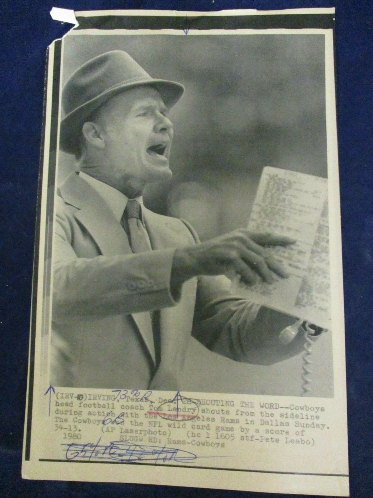 Wire Press Photo 1980 NFL Cowboys coach Tom Landry fedora wild card ...