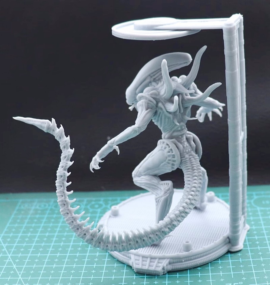 1/24 75mm resin figure model Science Fiction Alien Empress Unassembled ...