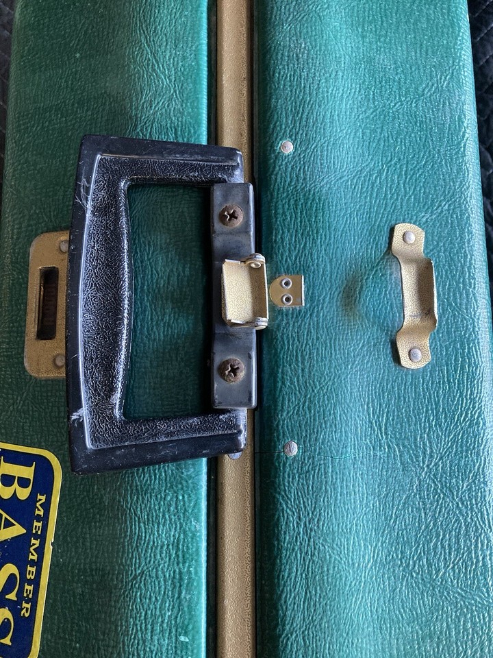 Vintage 1960’s UMCO 1000U Tackle Box W/ 34 Assorted Vintage Lures ...