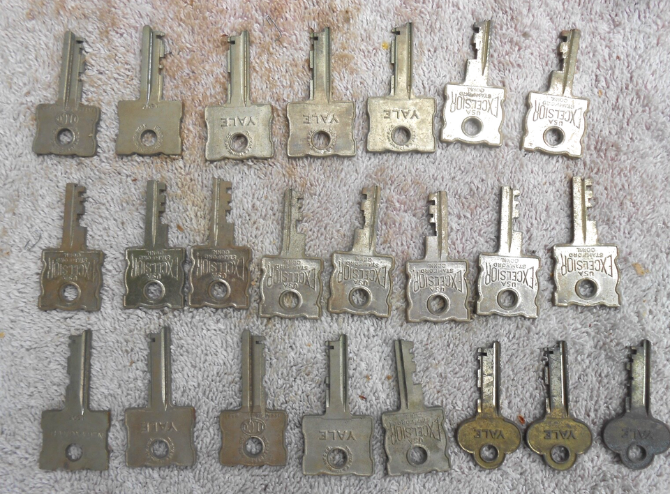 Lot of 23 Vintage Excelsior Hartmann Yale Keys Trunk - Luggage... | eBay