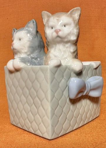 Lladro NAO Cats Kittens In Box With Bow Porcelain Figurine 1988 Made In ...