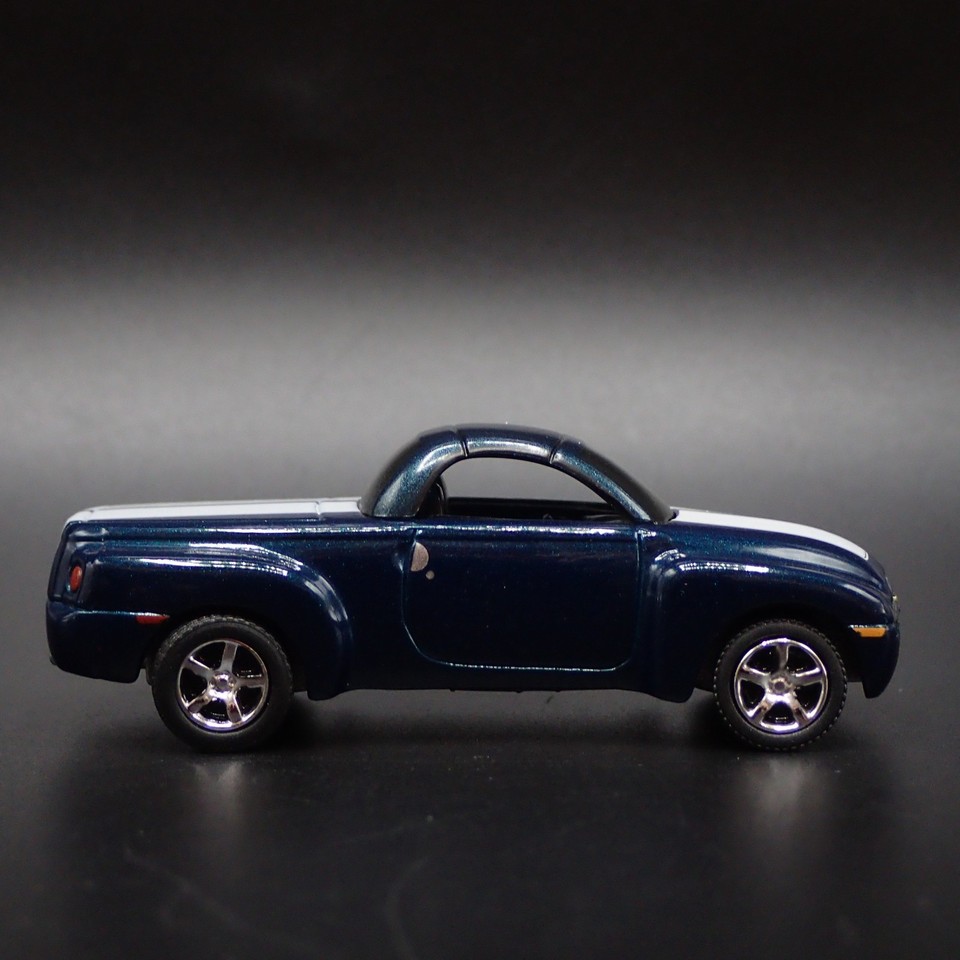 2003-2006 CHEVY CHEVROLET SSR TRUCK BLUE 1:64 SCALE DIORAMA DIECAST ...