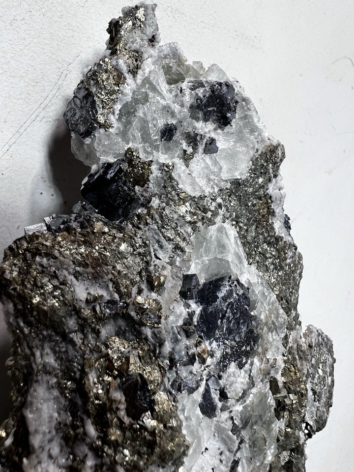 364g 4” Stephanite with Pyrite and Tetrahedrite on Quartz | eBay