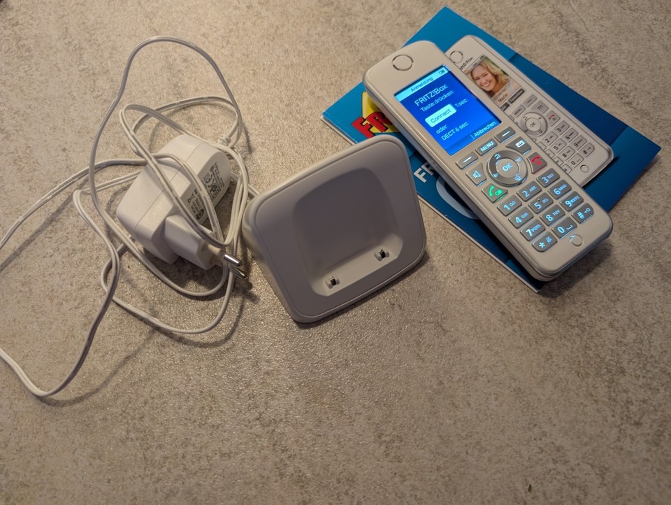 AVM FRITZ!Fon C4 DECT Weiß / Telefon mit Ladeschale / wie Neu | eBay.de