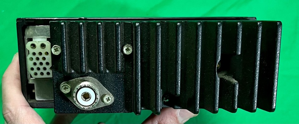 Motorola MAXAR 80 UHF 2 Frequency Wideband Mobile Radio / Repeater ...