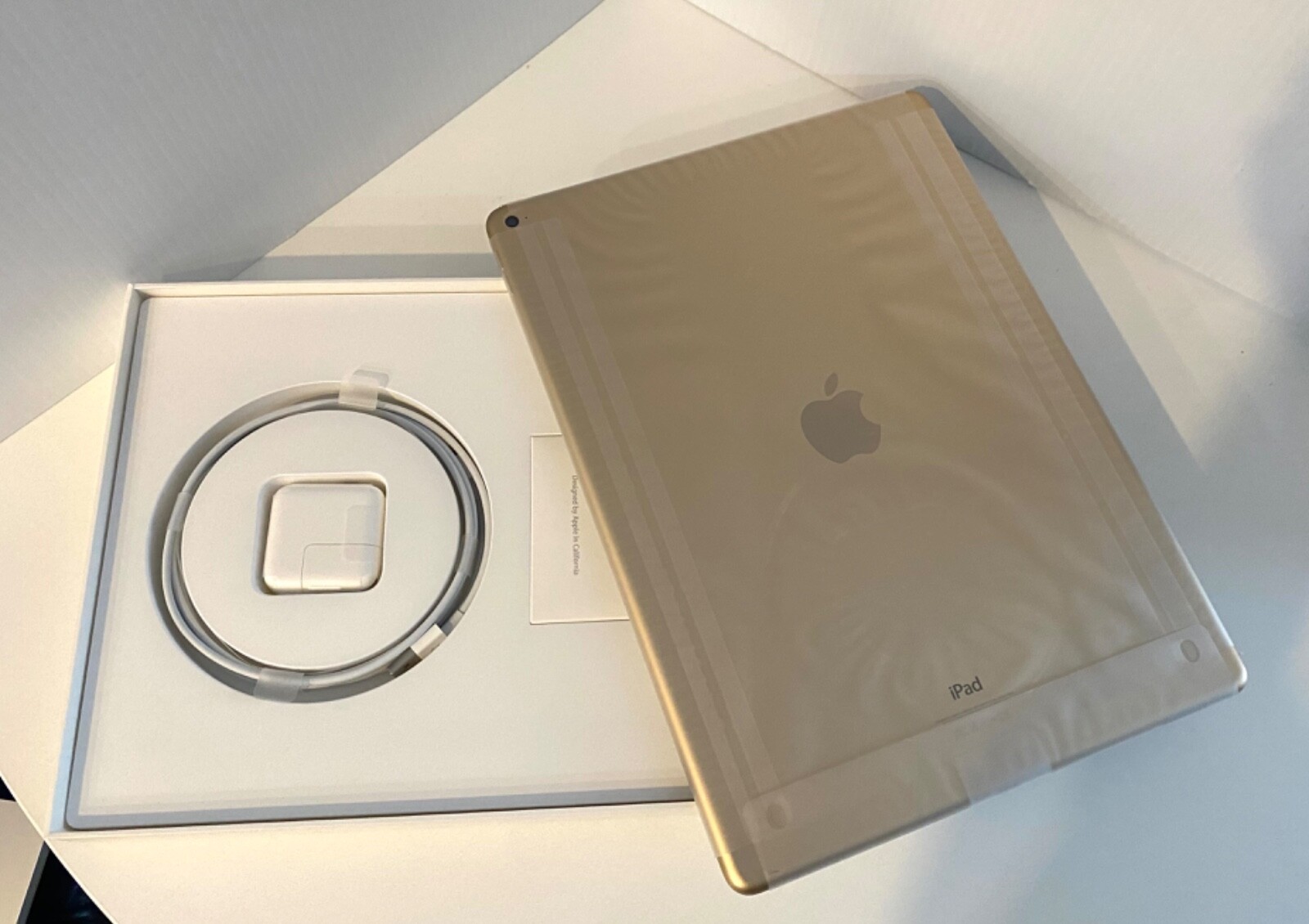 Apple iPad Pro 1st Gen. 32GB, Wi-Fi, 12.9in Gold ML0H2LL/A | eBay