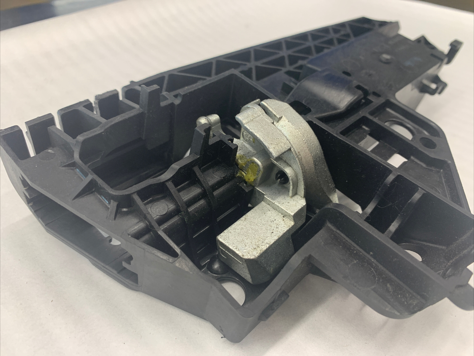 2012-2018 AUDI A6 S6 - REAR LEFT EXTERIOR DOOR HANDLE BRACKET 4H0837885 ...