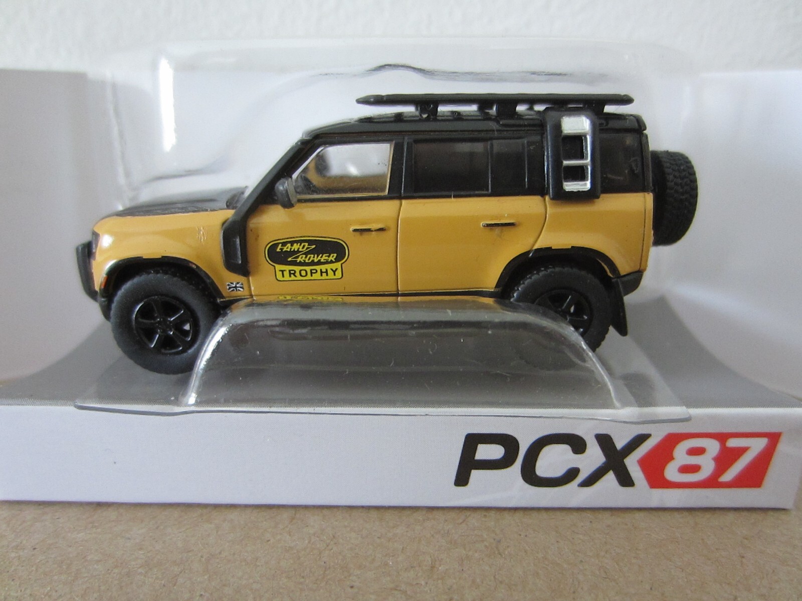 PCX 87 L.E. LAND ROVER DEFENDER in BEIGE - model is PLASTIC - HO or 1: ...