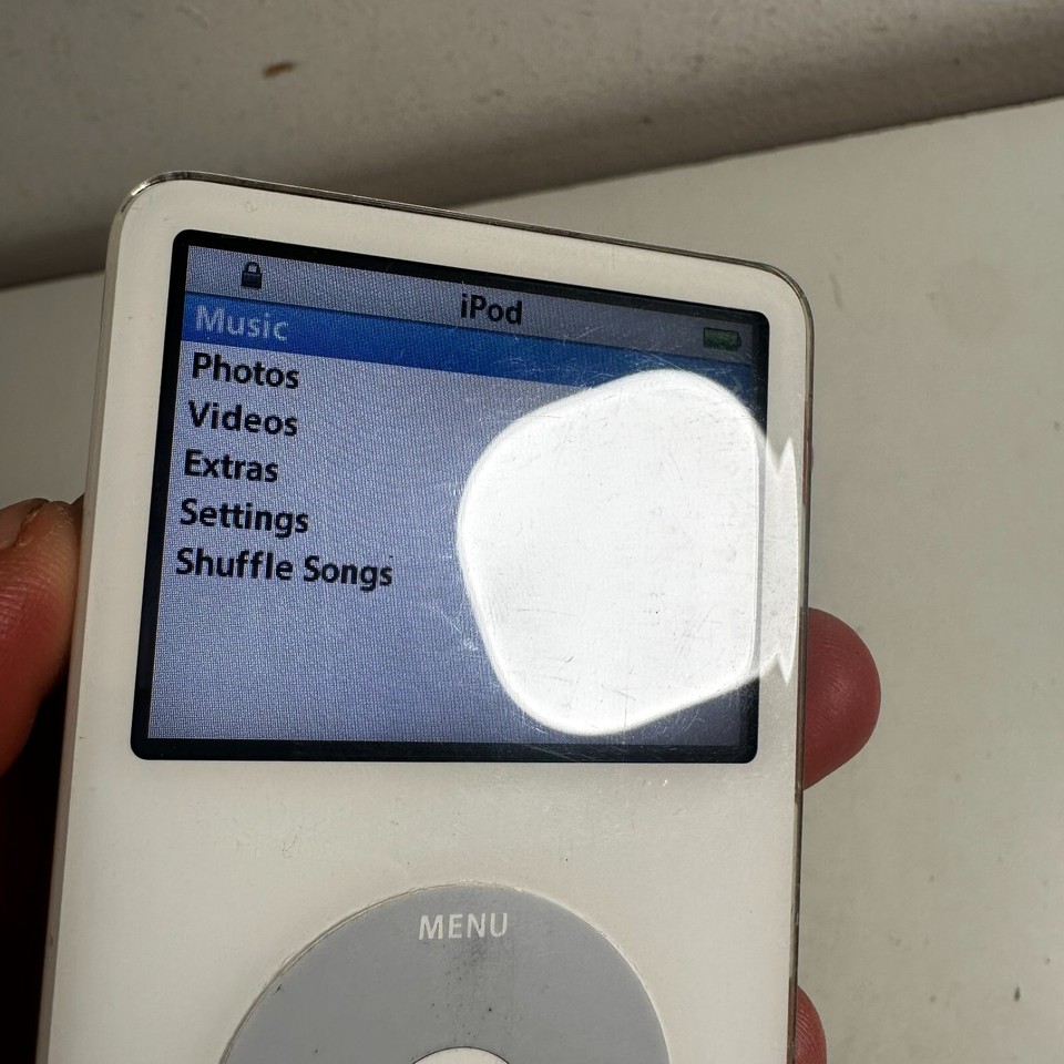 Apple iPod A1136 White 5th Generation 30GB Portable Digital Audio MP3 ...
