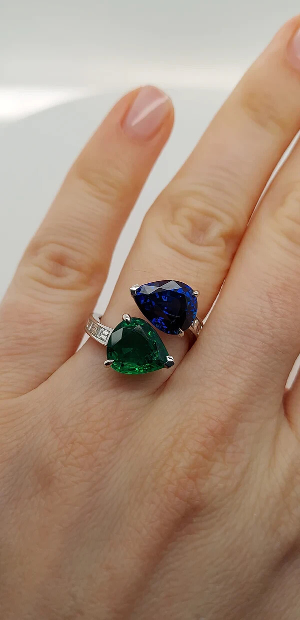 PEAR SHAPE GREEN EMERALD & PEAR SHAPE BLUE SAPPHIRE D… - Gem