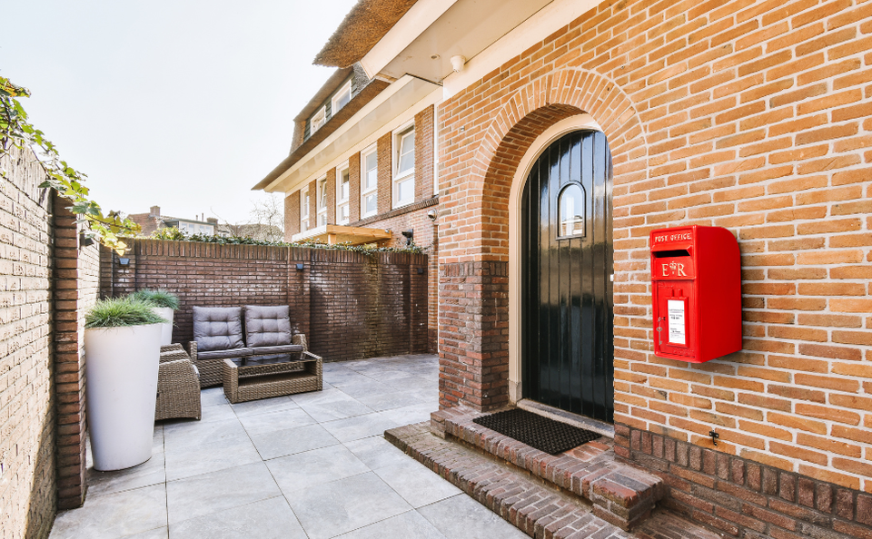 Post Box Red ER with Lock Wall Mounted Royal Mail Design Mailbox Large ...