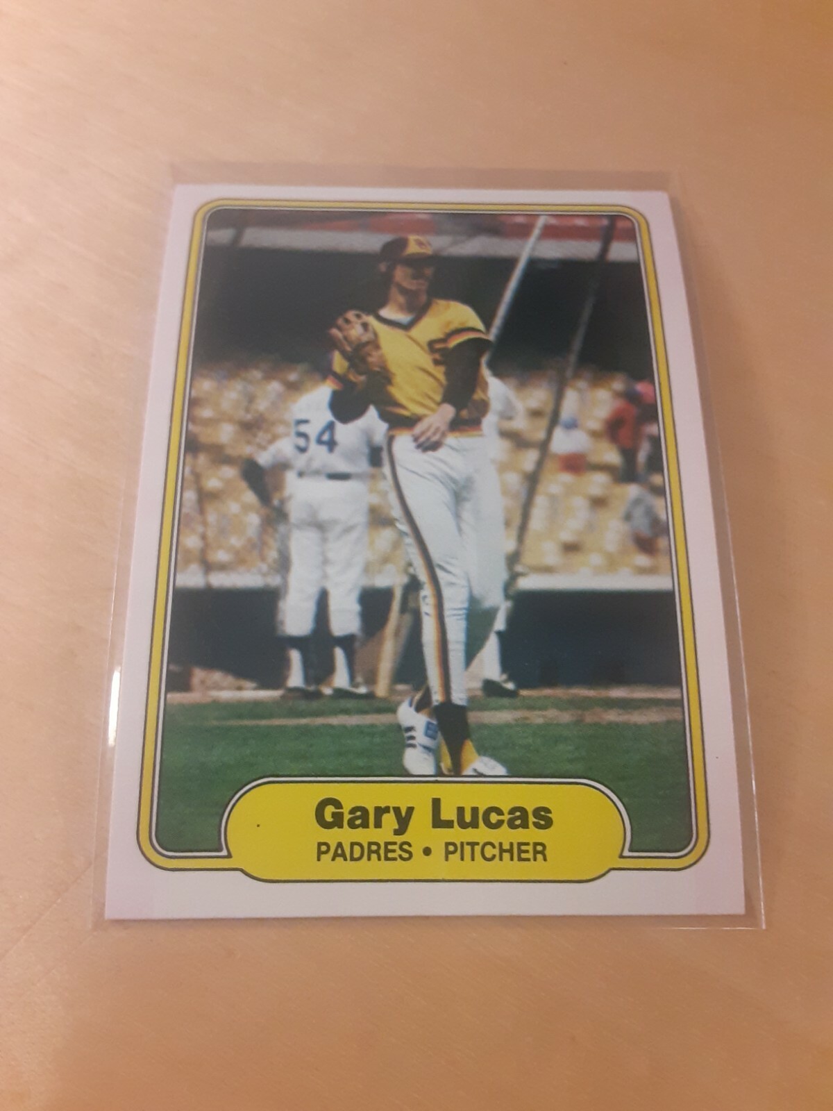 1982 Fleer #577 GARY LUCAS San Diego Padres Baseball Card, Pitcher ...