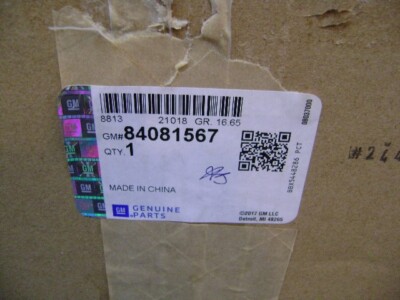 Genuine GM OEM Center Console Lockable Storage Box 84081567 NEW IN BOX ...