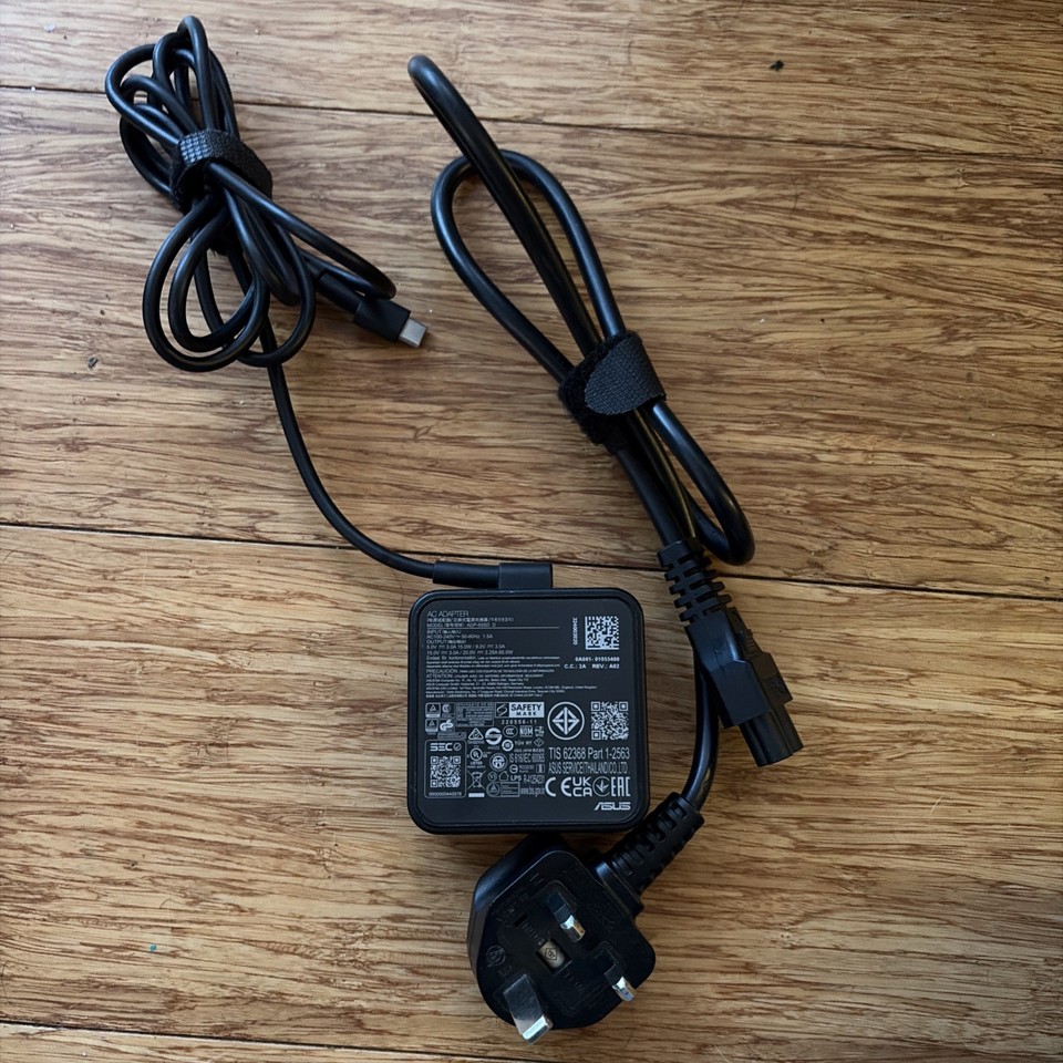 ASUS ROG Ally - Ryzen Z1 Extreme 512GB - With Charger, Case and Dock ...