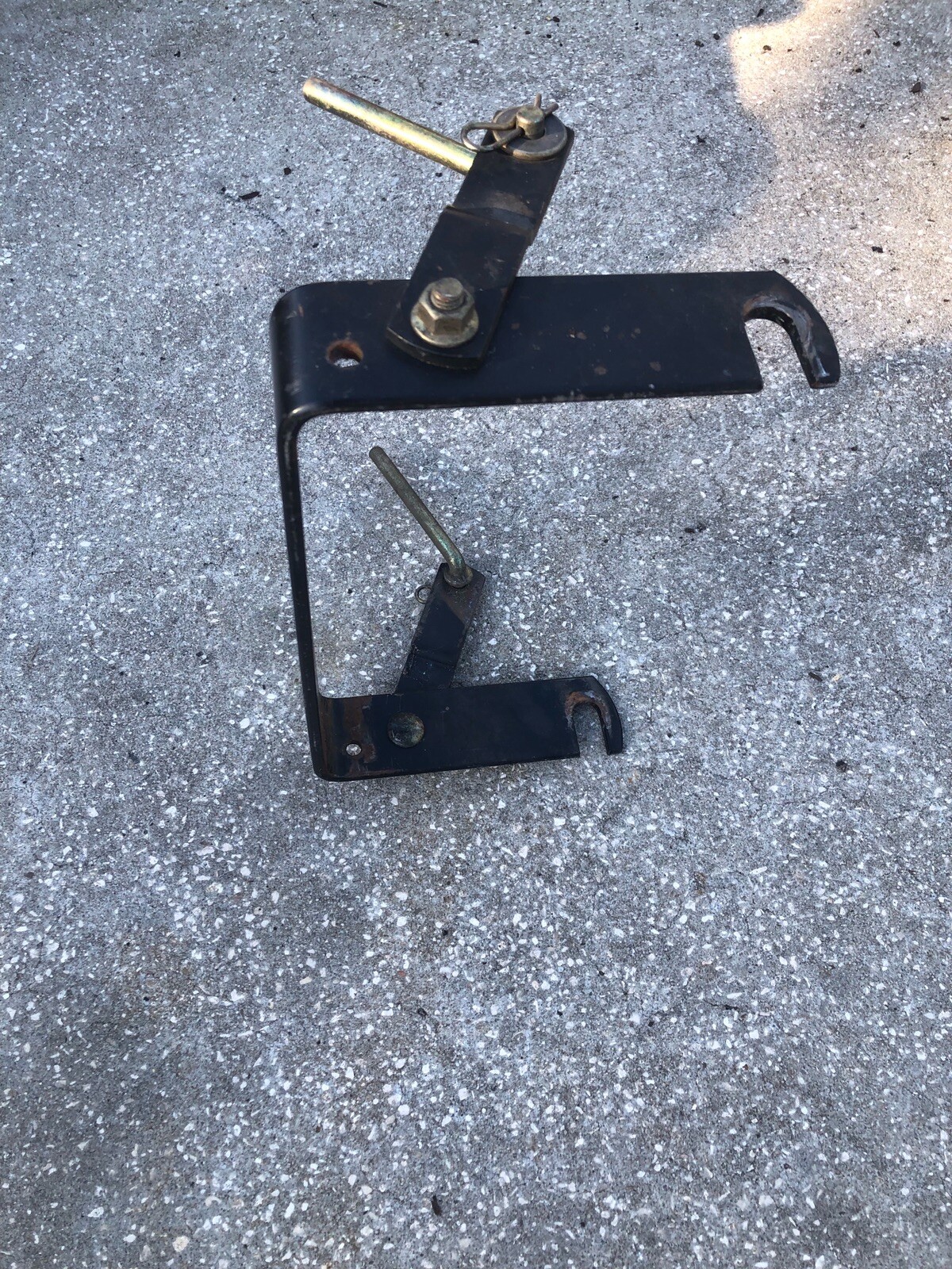 John Deere LT133 LT150 LT155 LT166 LT160 LT180 Lawn Mower Bagger Mount ...