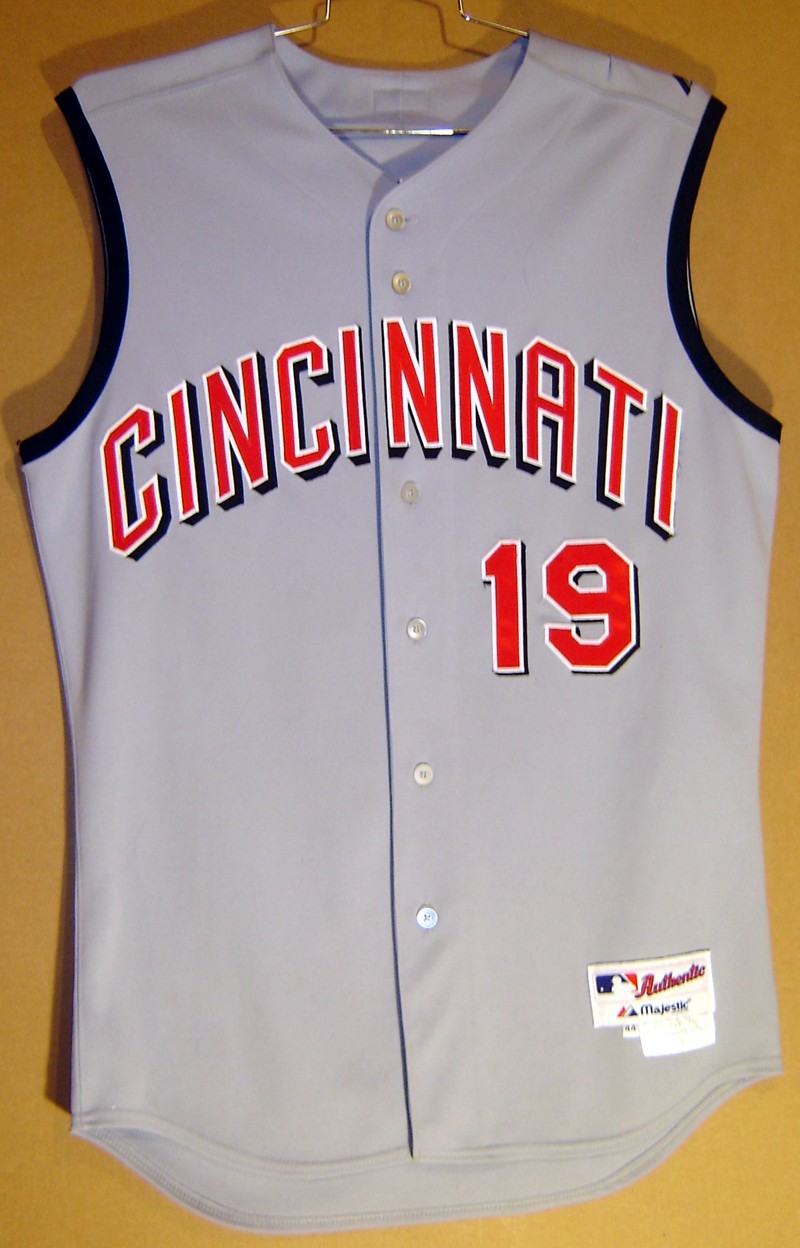 CINCINNATI REDS ANDY MACHADO Gray Vest #19 GAME WORN MLB Baseball Size ...