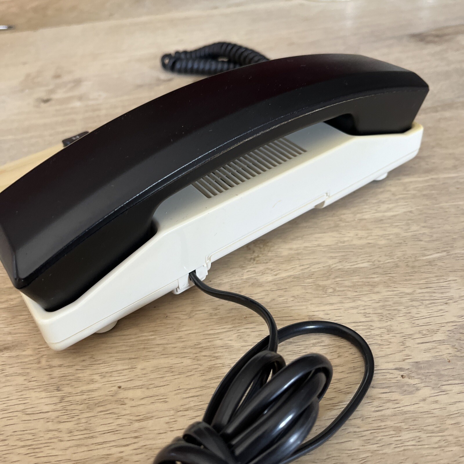 Vintage 1980s Betacom Phoenix SL30 Corded Desktop Telephone Black ...