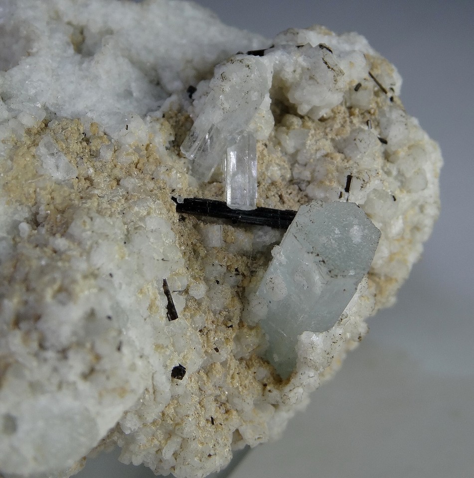 460 CARATS NATURAL AQUAMARINE AND FELDSPAR MINERAL FORM PAKISTAN, (MIX ...