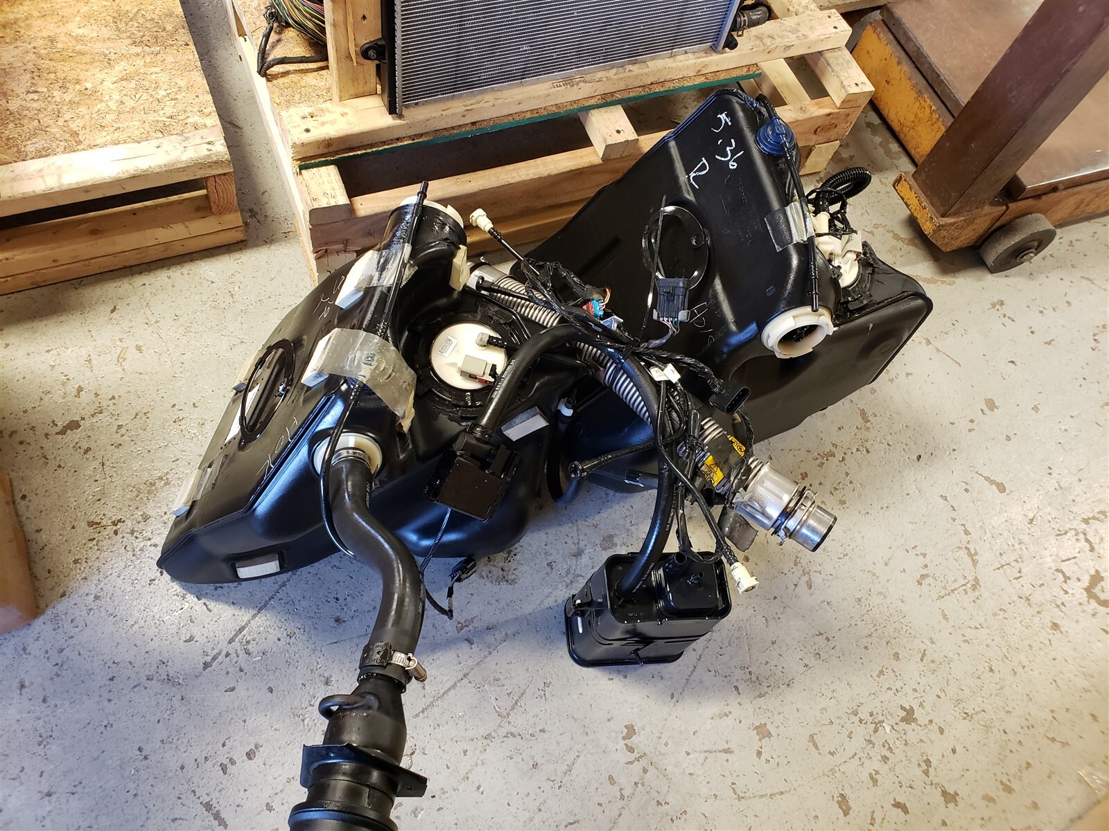 04-13 Corvette C5 and C6 Right Left Side Fuel Tanks Gas Tanks PAIR USED ...