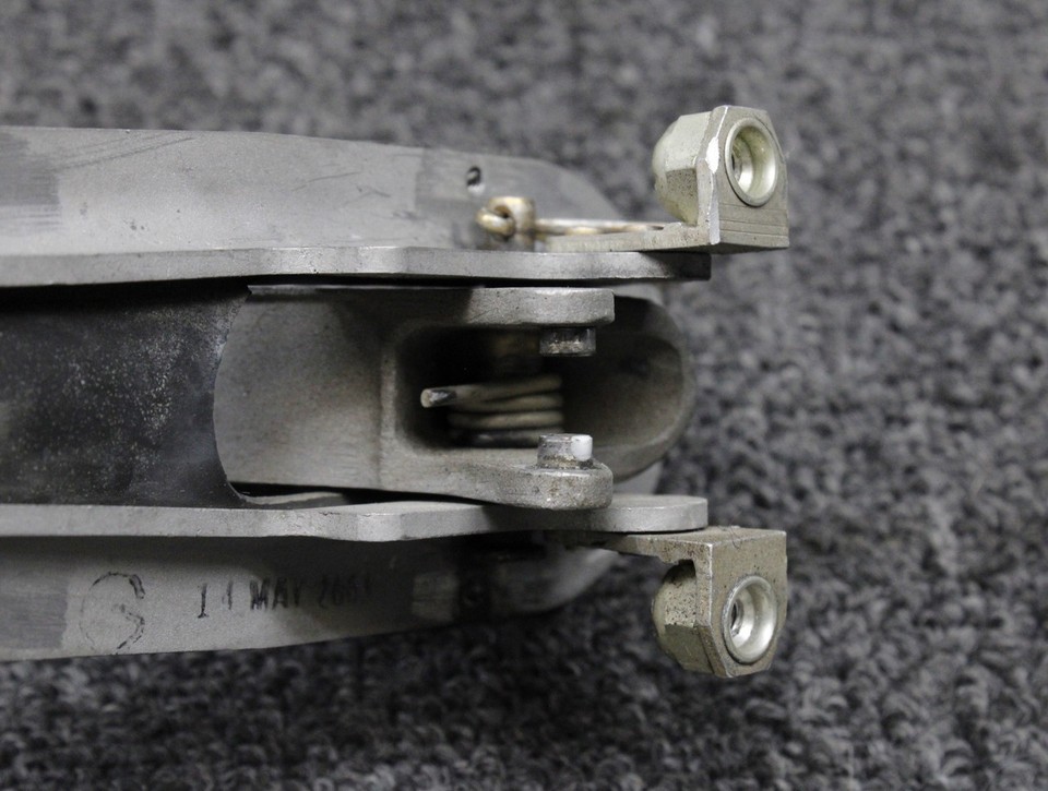 35-400013-3 Beechcraft 58 Outside Cabin Door Handle Assembly (Broken ...