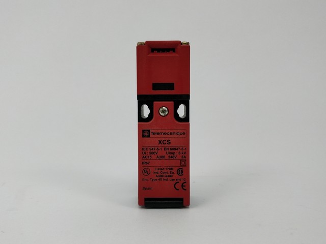 1pcs Schneider TELEMECANIQUE XCSPA592 Xcs-pa592 Safety Interlock Switch ...