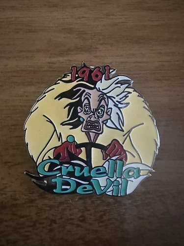 101 Dalmatians CRUELLA DeVIL Driving her CAR 1961 Disney 2000 Villain ...