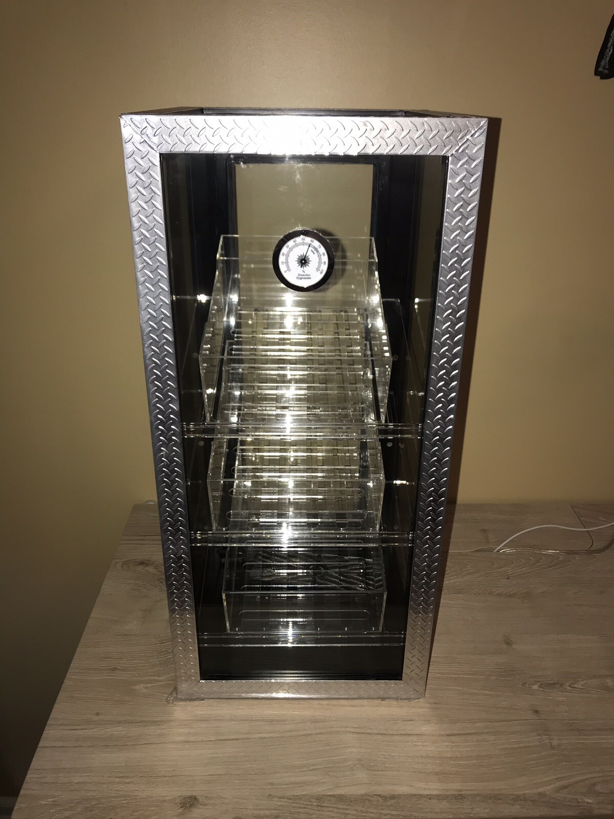 250 Ct. DIAMOND PLATE Metal Display Humidor w/3 Acrylic Trays & Front ...