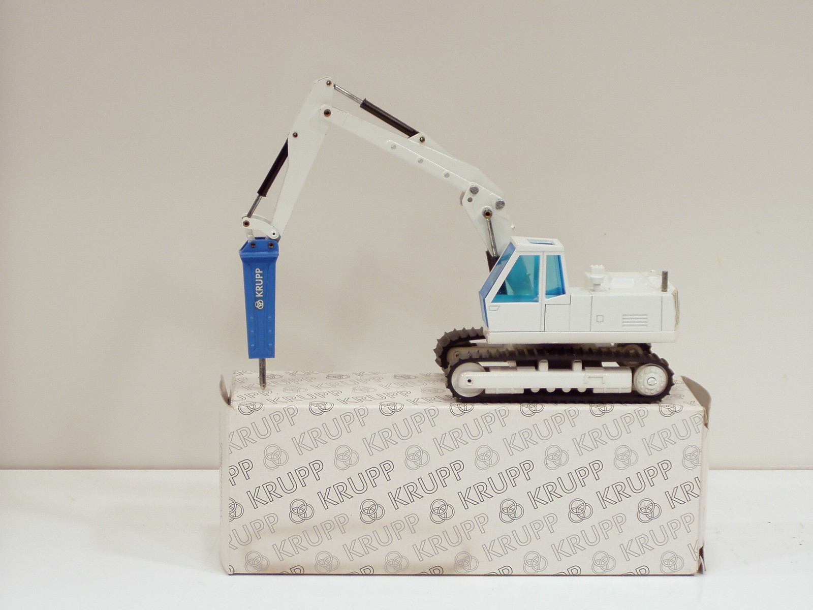 Eder 835 Excavator w/ Krupp Hammer - 1/50 - NZG #247- N.MIB | eBay