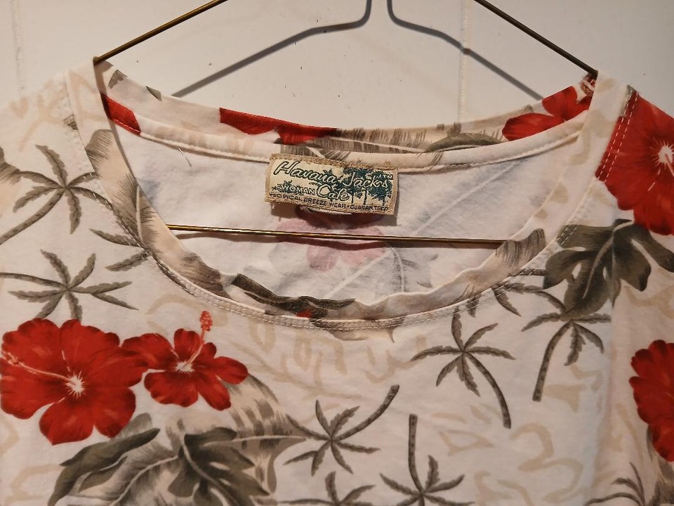 Used Women’s XL Red, Green, and Beige Tropical-print T-shirt by Havanna ...