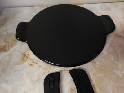 Longaberger Flameware Black 9 " Pizza Stone with Silicone Handle Grips ...
