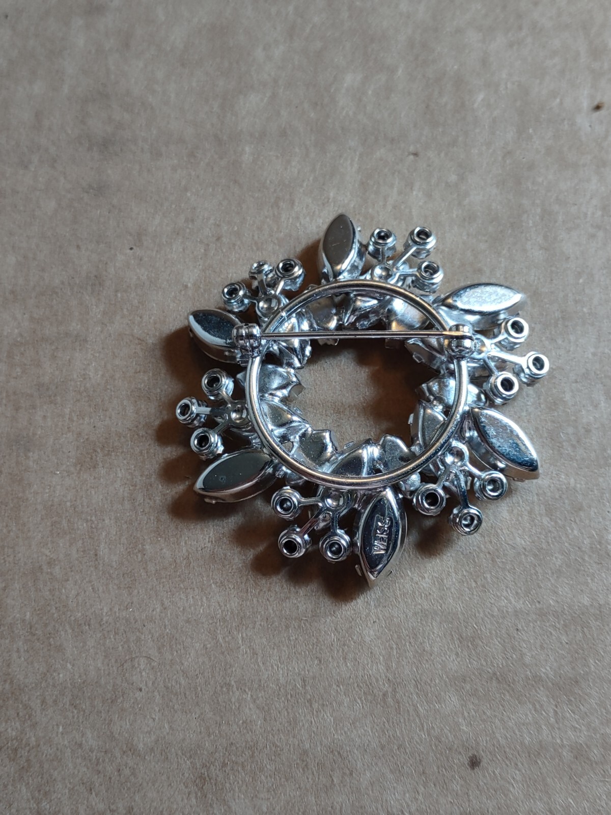 Beautiful Vintage Weiss Rhinestone Pin - Gem