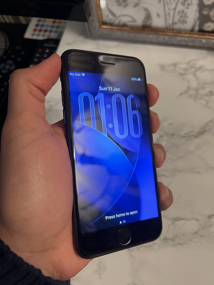 Apple Iphone SE 2 Black 64GB PRISTINE | eBay UK