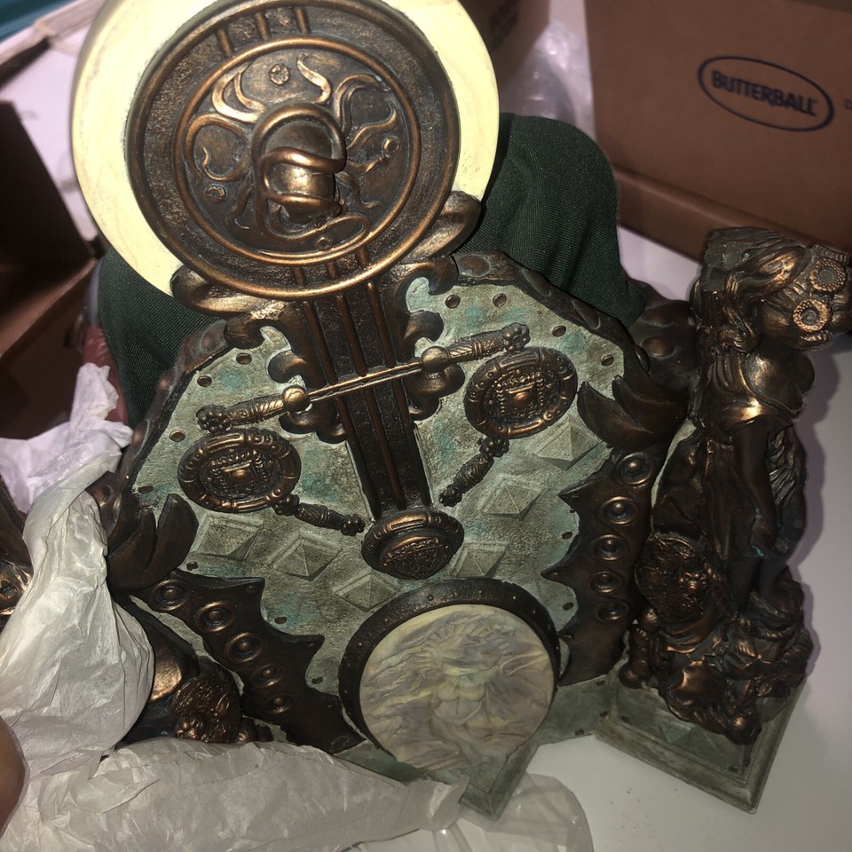 Sideshow Collectibles Dr Doom Exclusive Statue on Throne Chalice 244/ ...