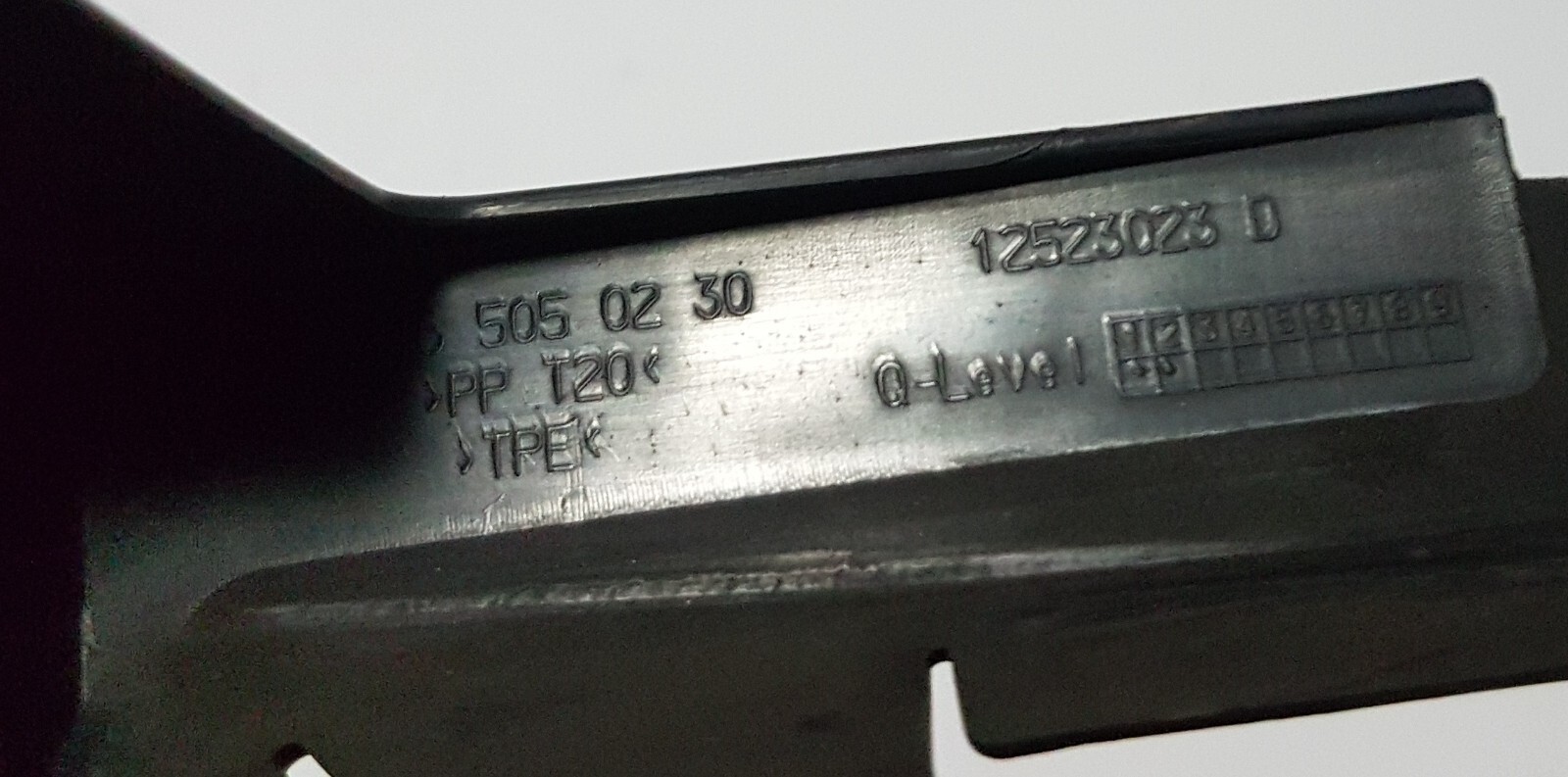 MERCEDES- BENZ A W176 1.8 2015 RHD FRONT RIGHT RADIATOR AIR DUCK OEM ...