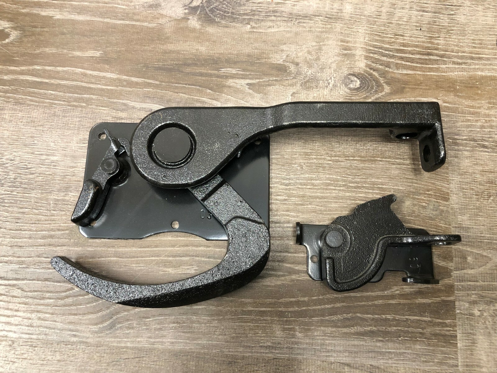 Todco Style Door Lock 69571 & Keeper 69572 Roll Up Trailer Door ...