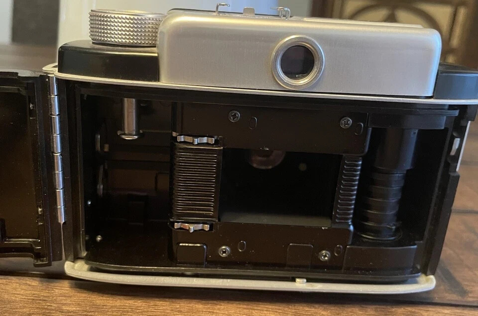 Vintage Kodak Signet 50 35mm Camera w/Leather Case, Orig Kodachrome ...