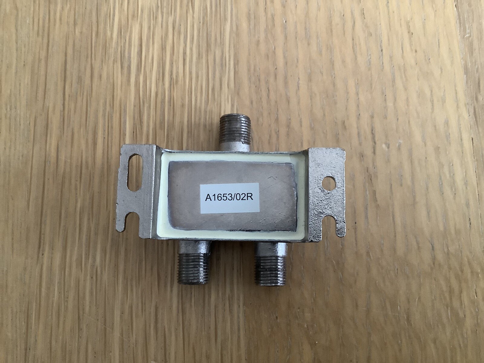 Technetix ESX-02 2-Way Splitter 5-1218Mhz - | Grelly UK