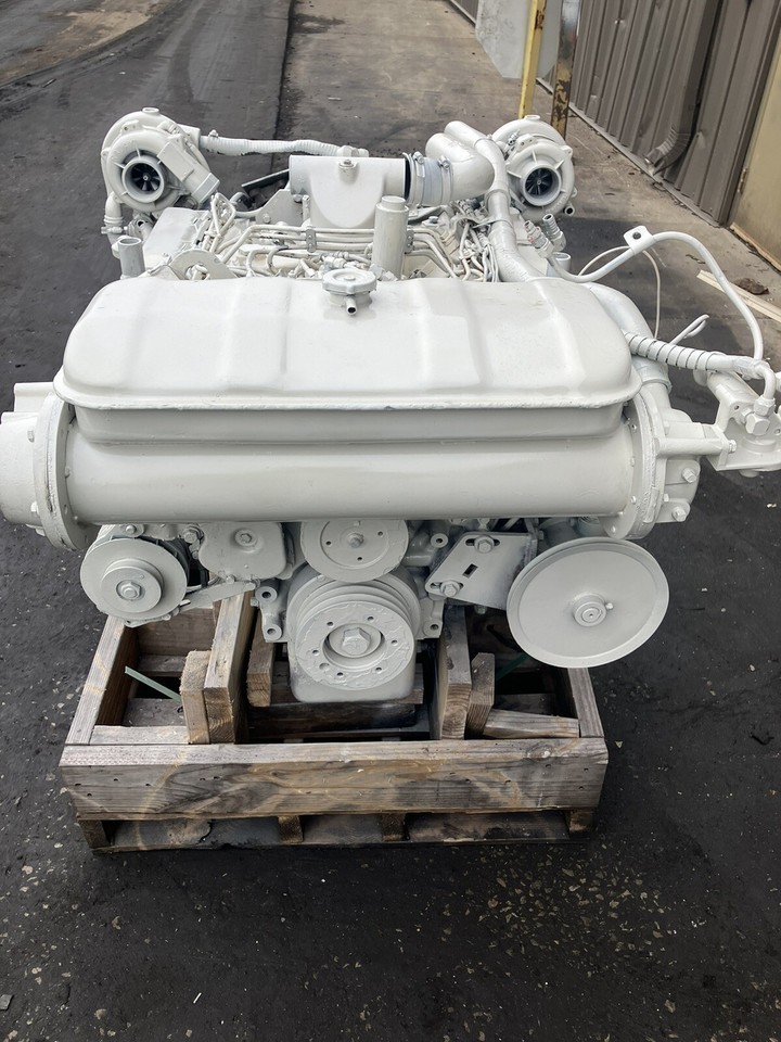GOVERNMENT SURPLUS CATERPILLAR 3208 TWIN TURBO MARINE DIESEL ENGINE W ...