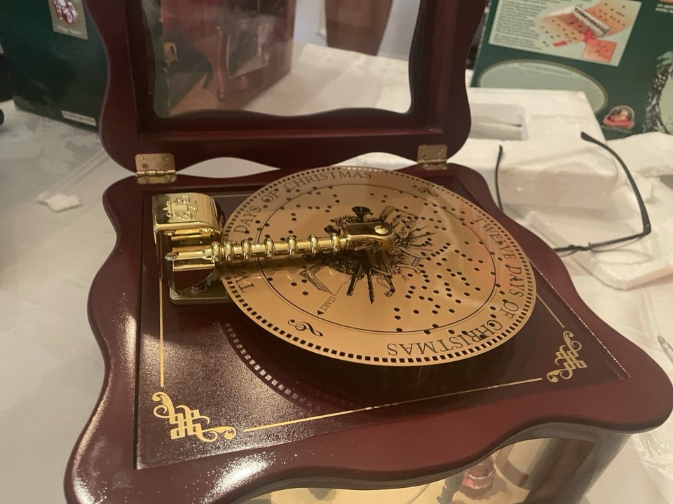 Mr Christmas Animated Holiday Symphonium Ballroom Music Box Complete w ...