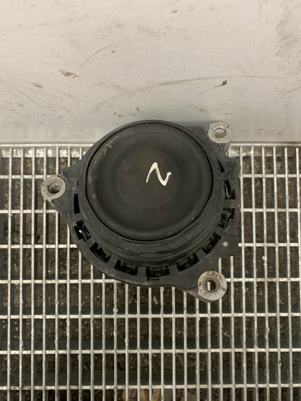 2014 BMW 2 Coupe F22 F87 235 i xDrive Left Side Engine Mount ...