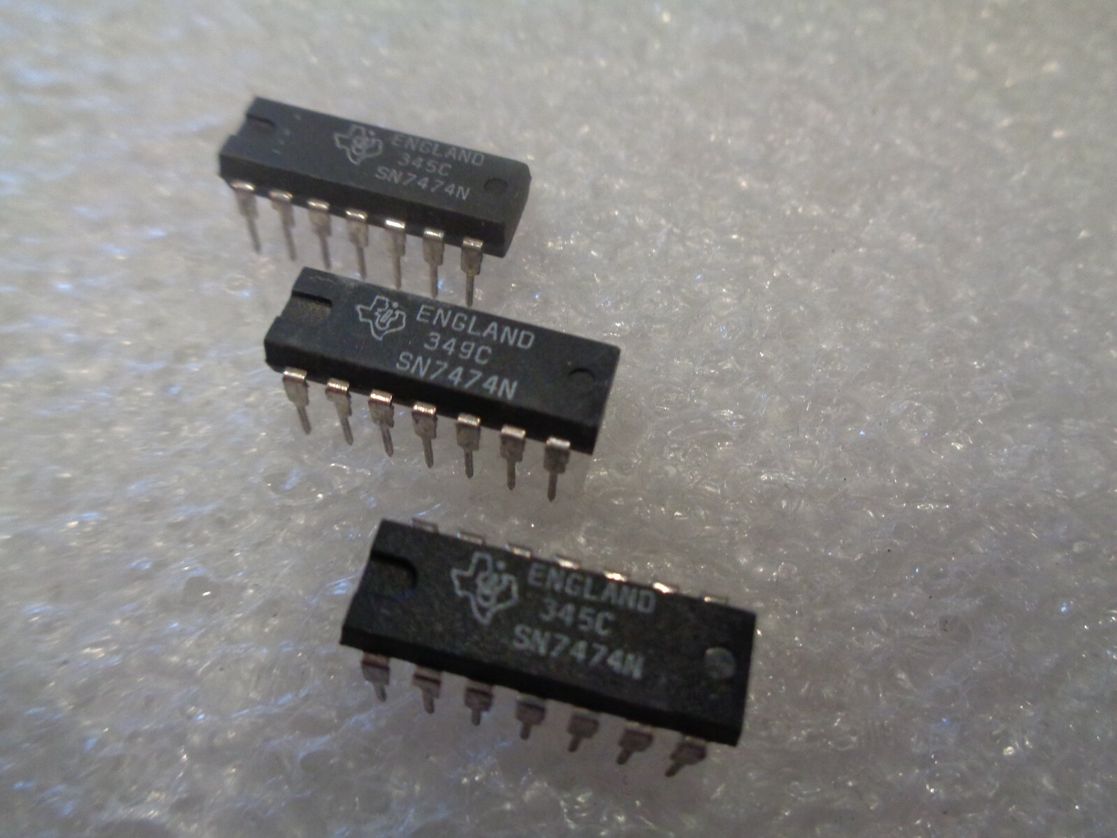 2 x SN7474N + 2 x SN74156N + 2 x SN74121N + 2 x DM7485N + 2 x DM7496N ...