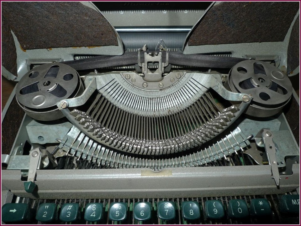 Vintage Manual Remington Quiet-Riter Miracle Tab Typewriter Working W ...