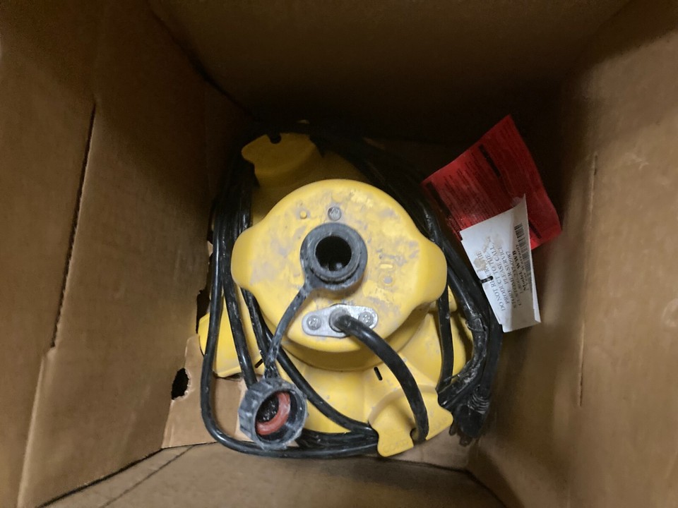 Wayne Water Bug Submersible Utility Pump, 0.16hp Indoor/Outdoor Water ...