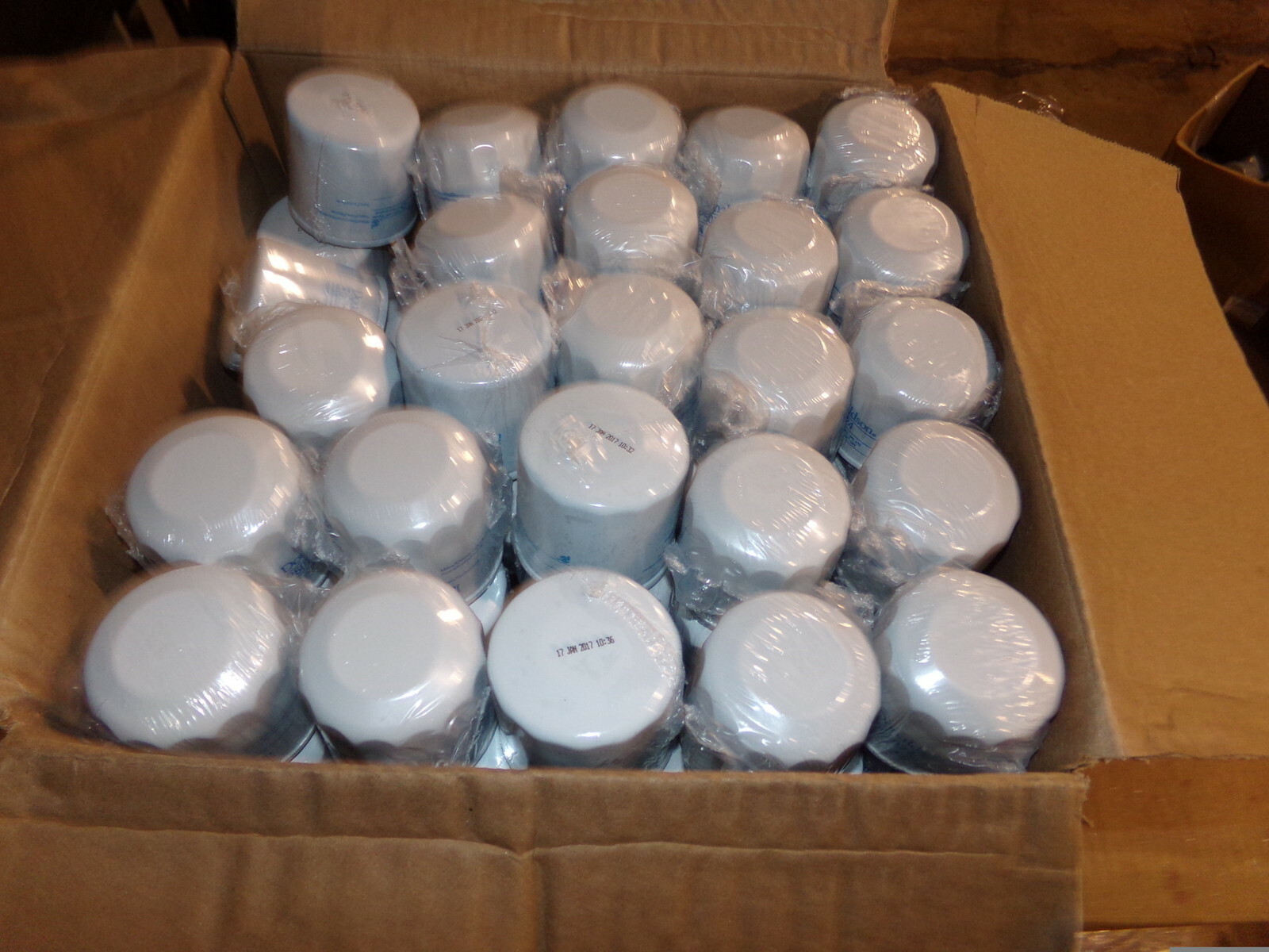 NEW Donaldson P502024 Oil Filter, Case of 12 *FREE SHIPPING* replaces ...